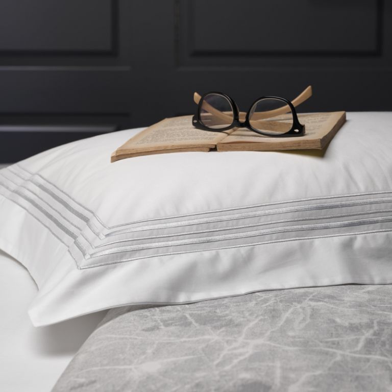 The Embassy Collection - VADELAR